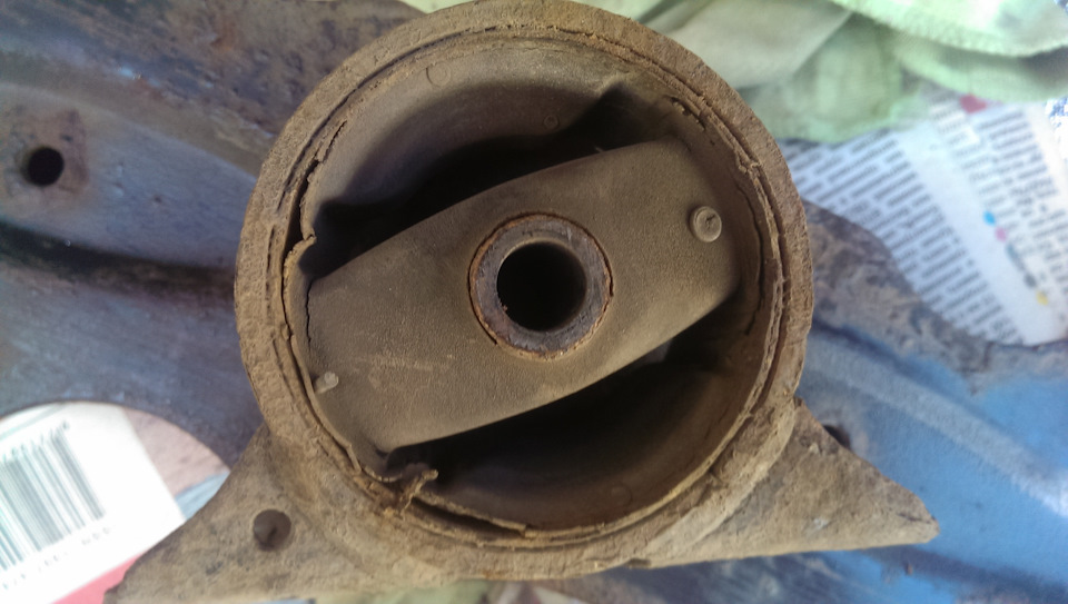 Замена лыжи и подушек двигателя — Mitsubishi Carisma, 1,6 л, 1998 года ...