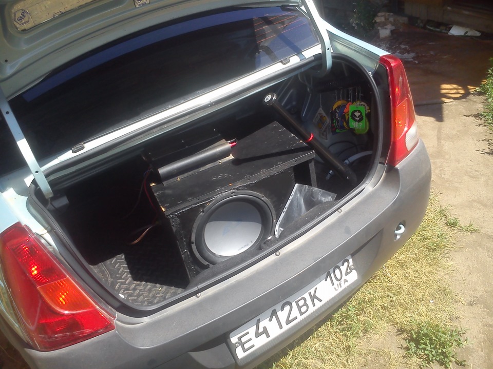 Колонки в задние двери. — Renault Logan (1G), 1,4 л, 2007 года ...