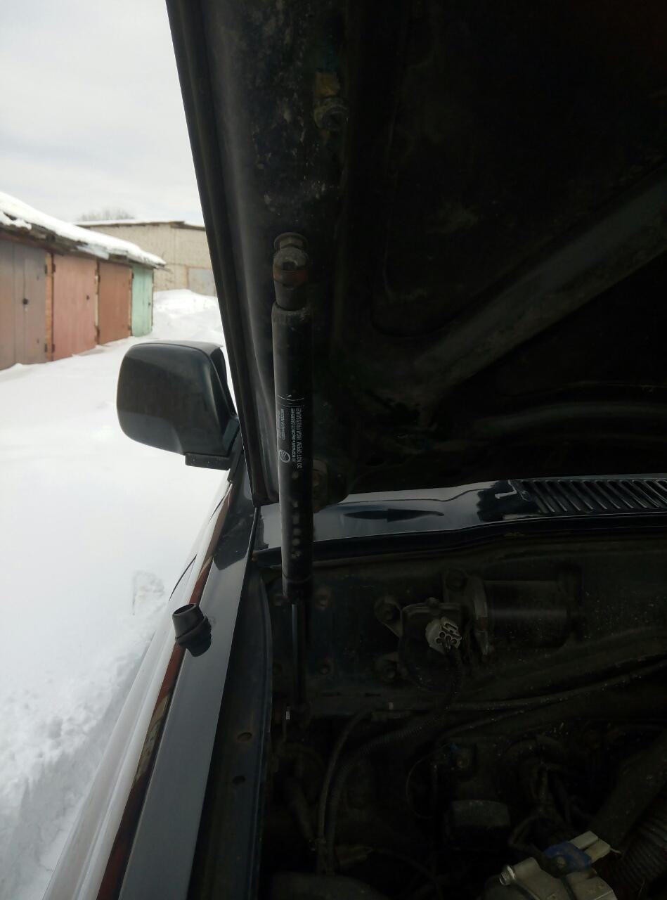 амортизаторы на капот и багажник — Toyota Land Cruiser 80, 4,5 л, 1994 ...