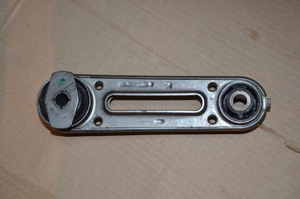 Замена опоры КПП — Renault Laguna II, 1,8 л, 2003 года | своими руками ...