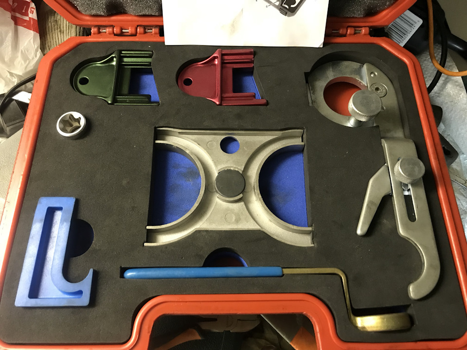 Crankshaft timing locking tool for V6 engine — Cadillac CTS (1G), 2,6 л ...