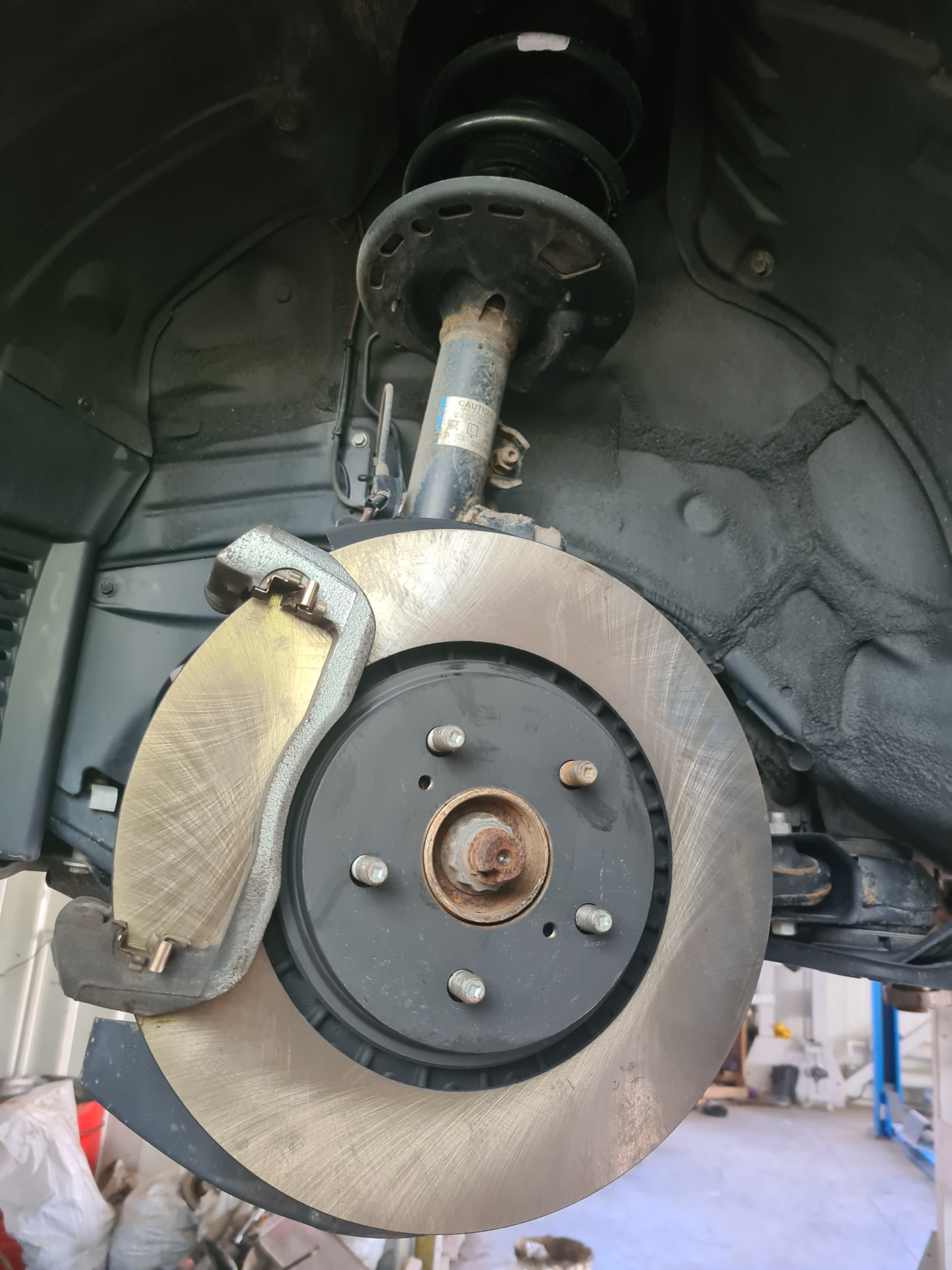 Замена тормозных дисков и колодок — Lexus RX (4G), 3,5 л, 2017 года ...