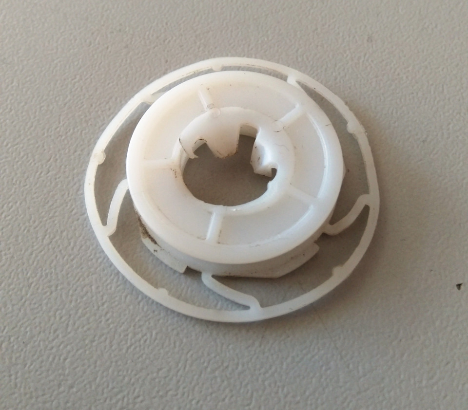 Нужна клипса или аналог. Подскажите други. — Renault Kaptur (2016), 1,6 ...