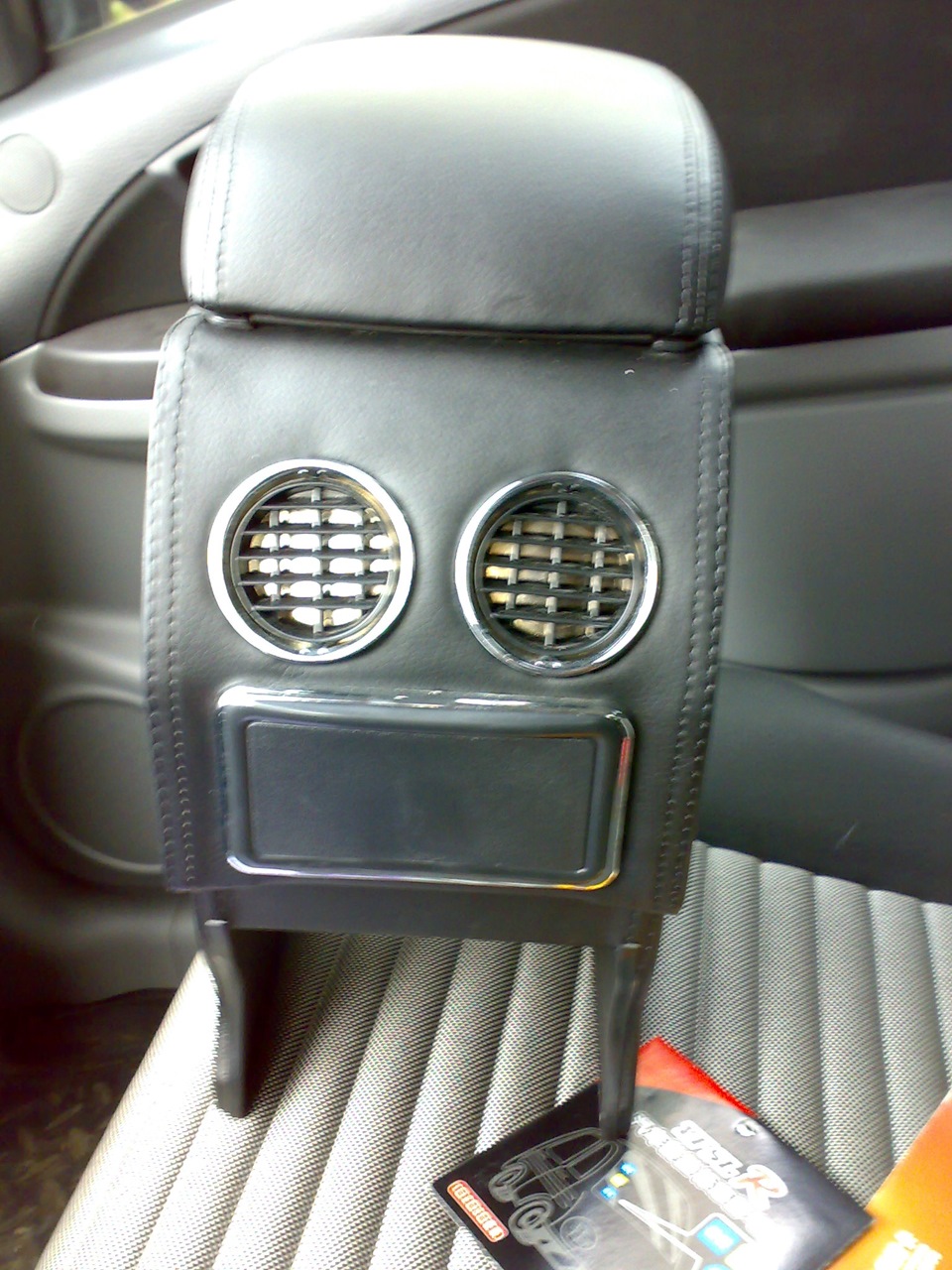 Подлокотник — Suzuki SX4 (1G), 1,6 л, 2012 года | аксессуары | DRIVE2