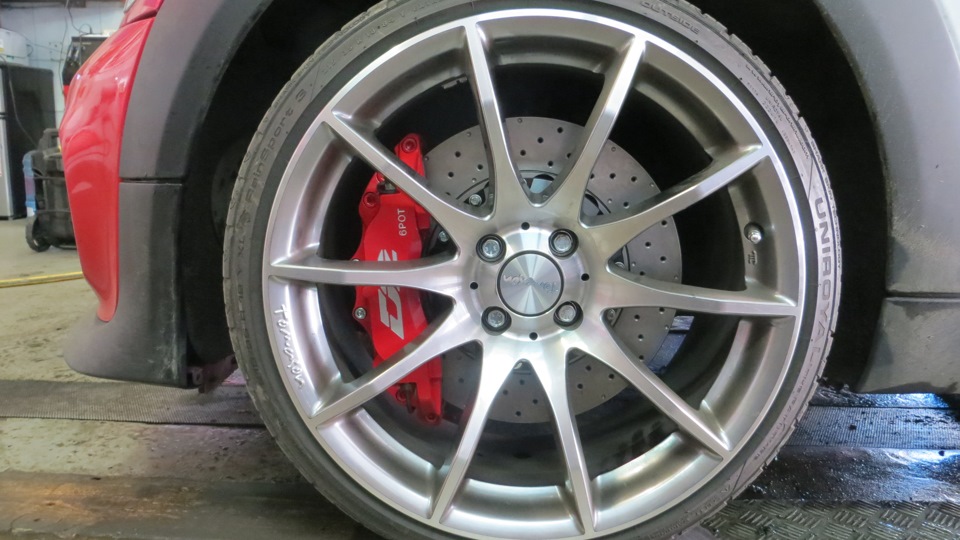 Установка передних тормозов на MINI COOPER S D2 Racing Brakes F6 ...