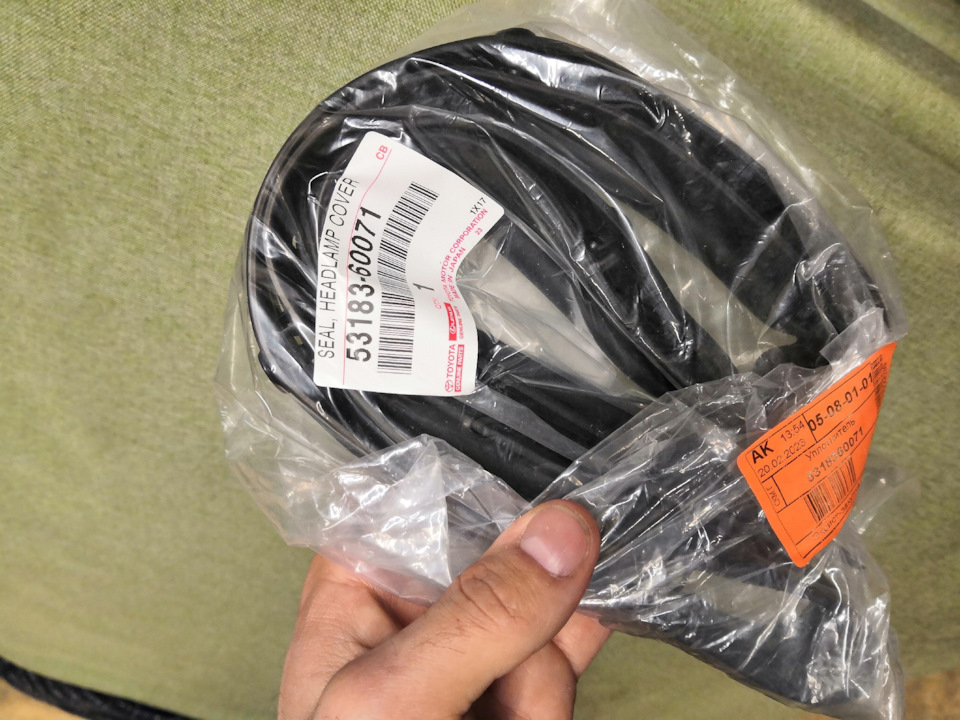 Замена уплотнителя капота — Toyota Land Cruiser 100, 4,2 л, 2005 года ...