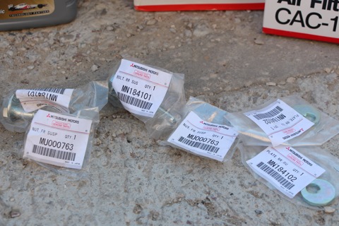 MN184101 БОЛТ ЗАДНИЙ РАЗВАЛЬНЫЙ+ ШАЙБА ASX (10-…), LANCER (07 ...