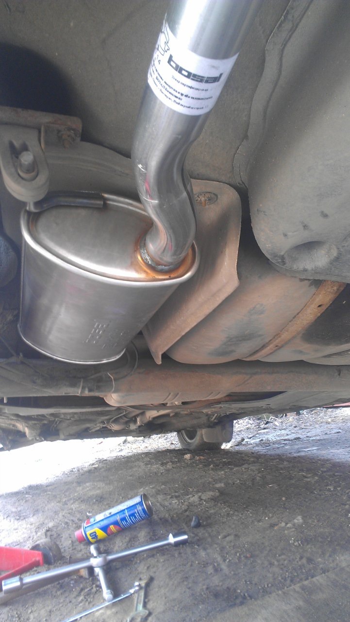 Замена задней банки глушителя — Volkswagen Passat B4, 2 л, 1996 года ...