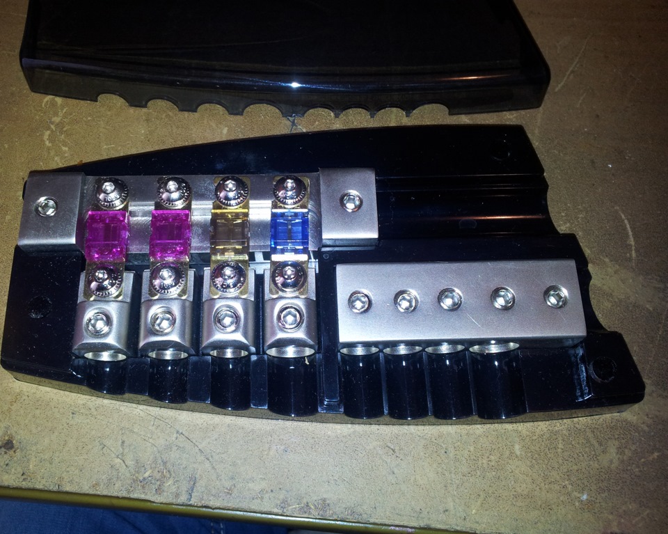 Делитель питания\массы Audison Connection SFD 41C — Mitsubishi Lancer X ...