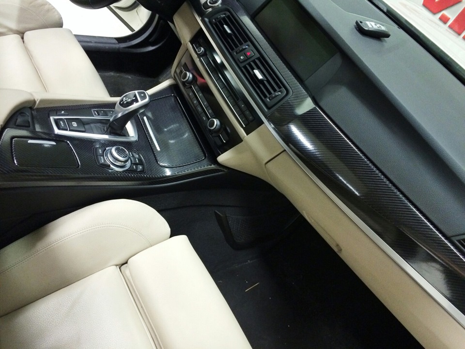Bmw f10 530d. Дрова в пленку под карбон глянец — DRIVE2