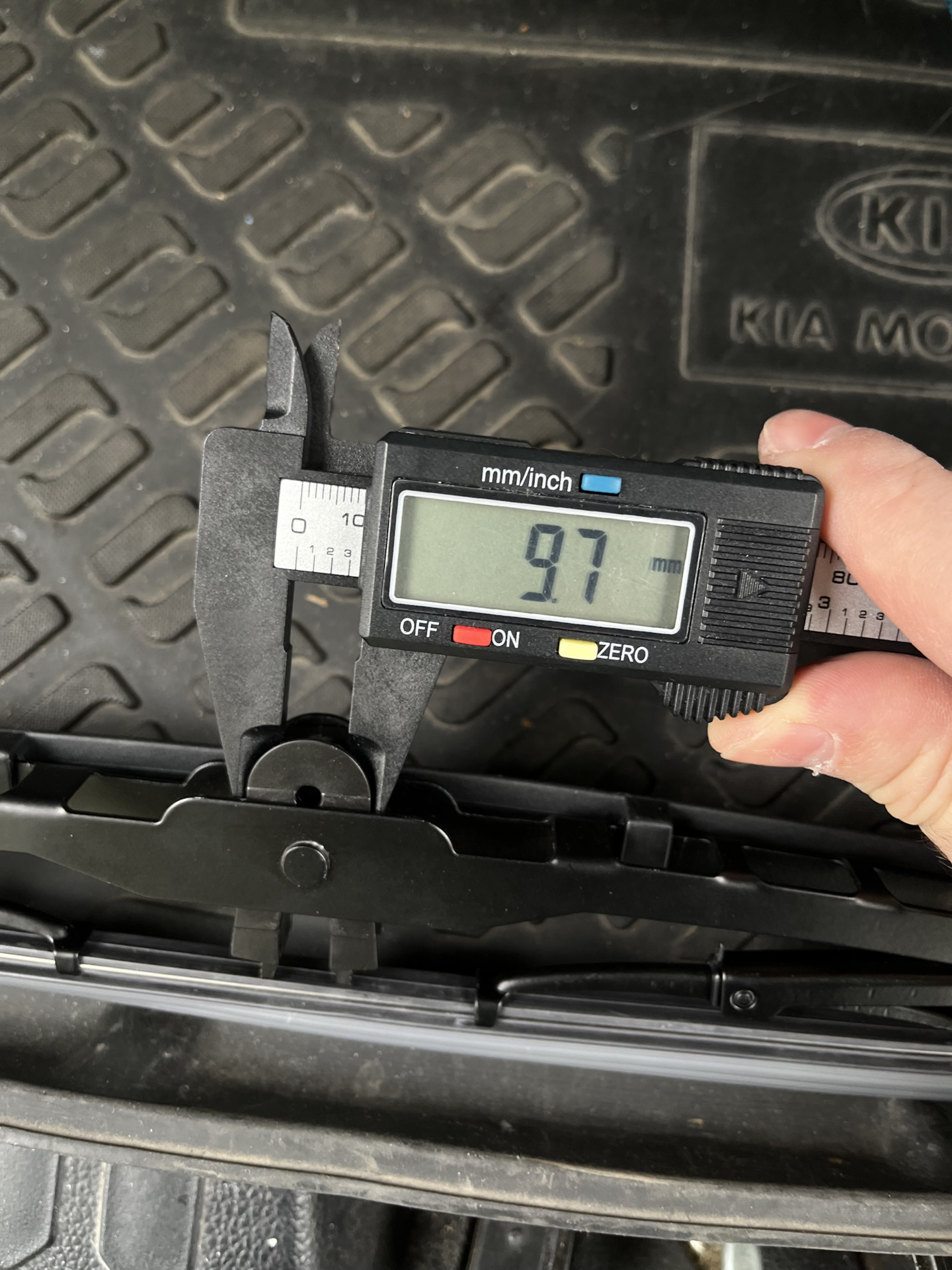 Щетки на лобовое стекло — KIA Sportage (3G), 2 л, 2013 года | запчасти ...