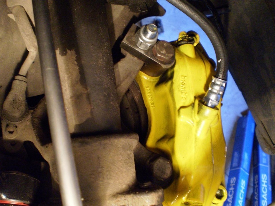 Монтируем выпуск, 4х поршневые суппорта и стойки koni — BMW 5 series ...