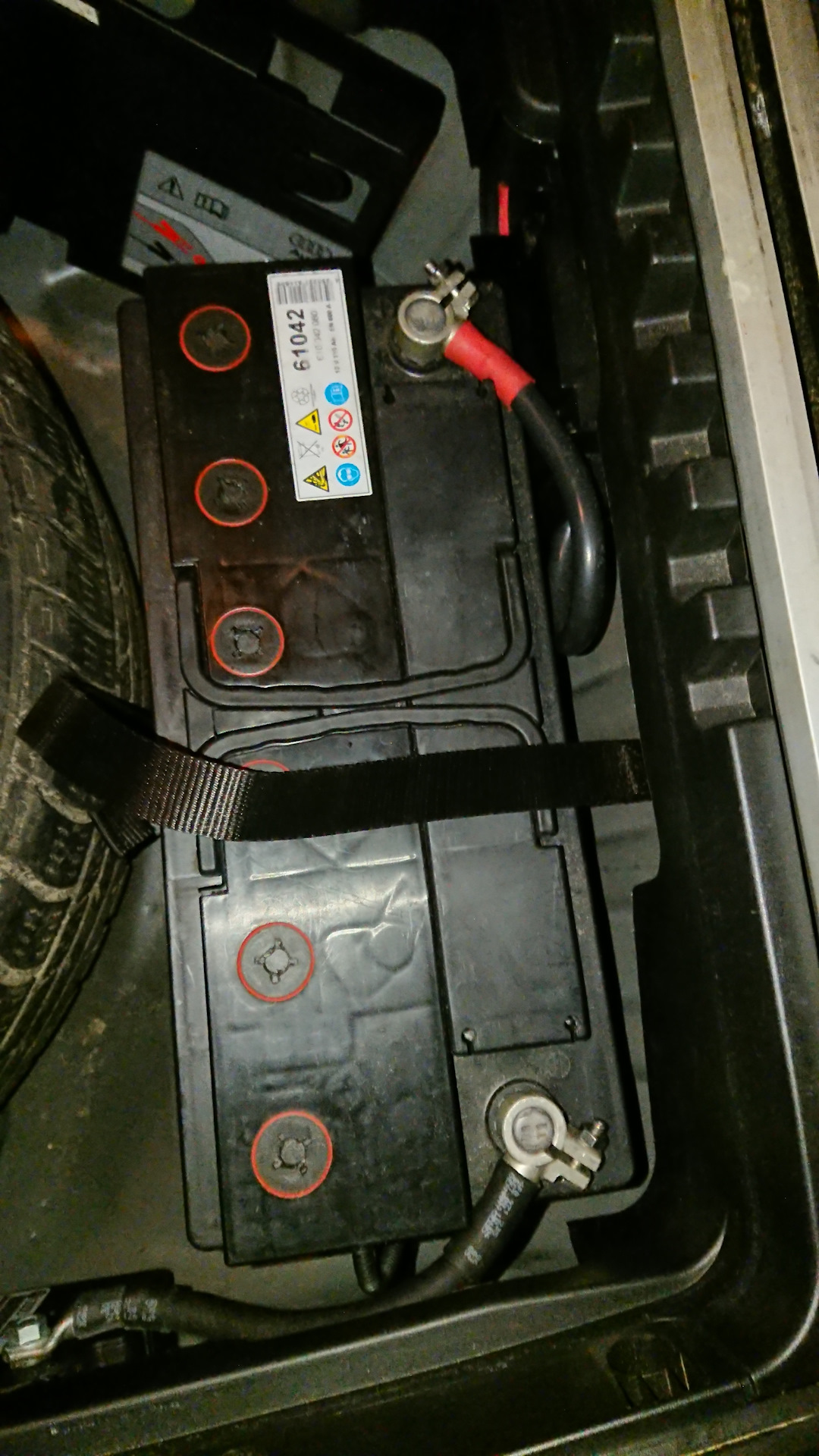 41. Замена аккумулятора — Audi A6 Avant (C6), 2,7 л, 2005 года ...