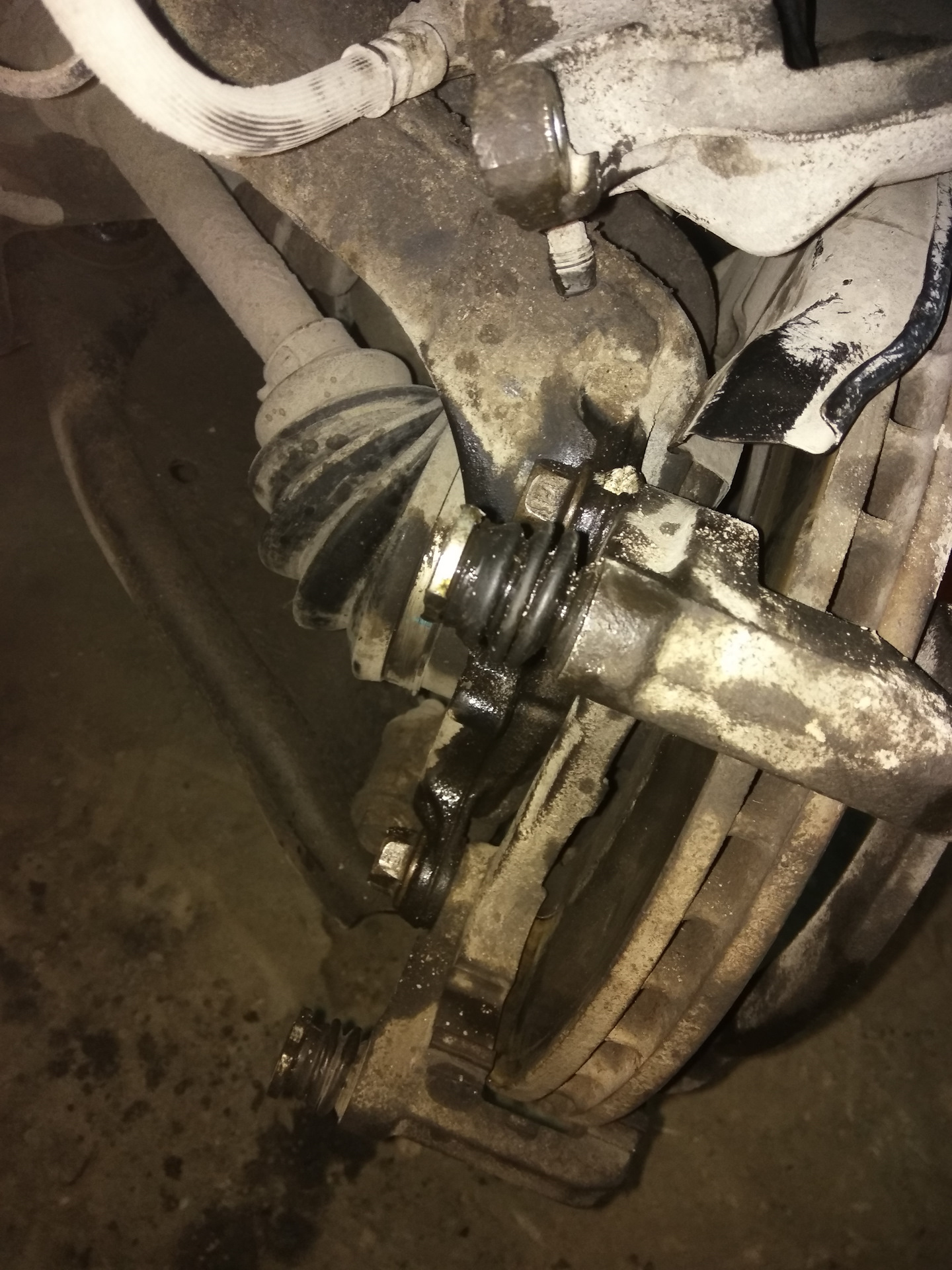 Самостоятельный ремонт передних тормозных суппортов — Nissan Qashqai ...