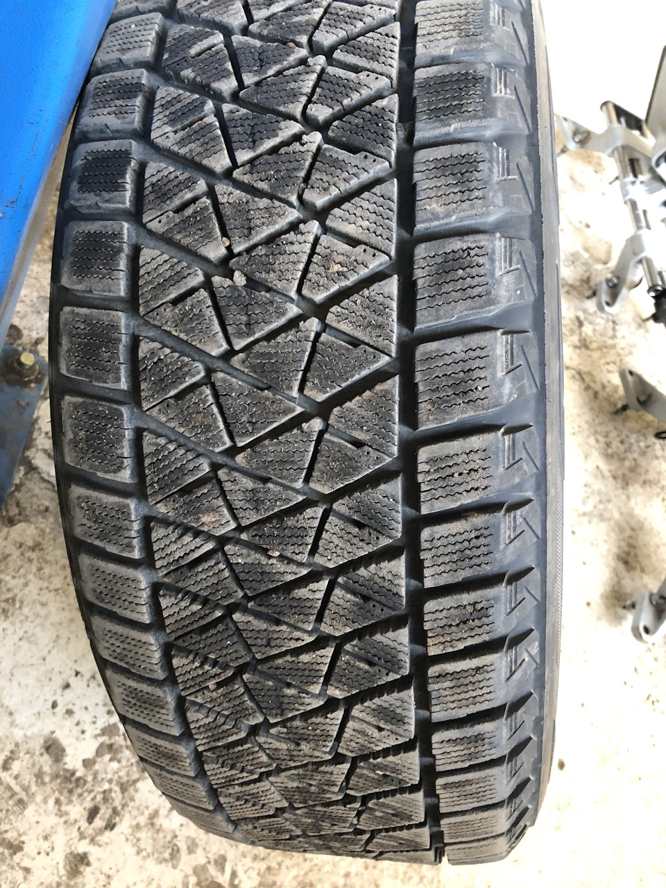 Продаю резину Brigstone blizzak DM-V2 — DRIVE2