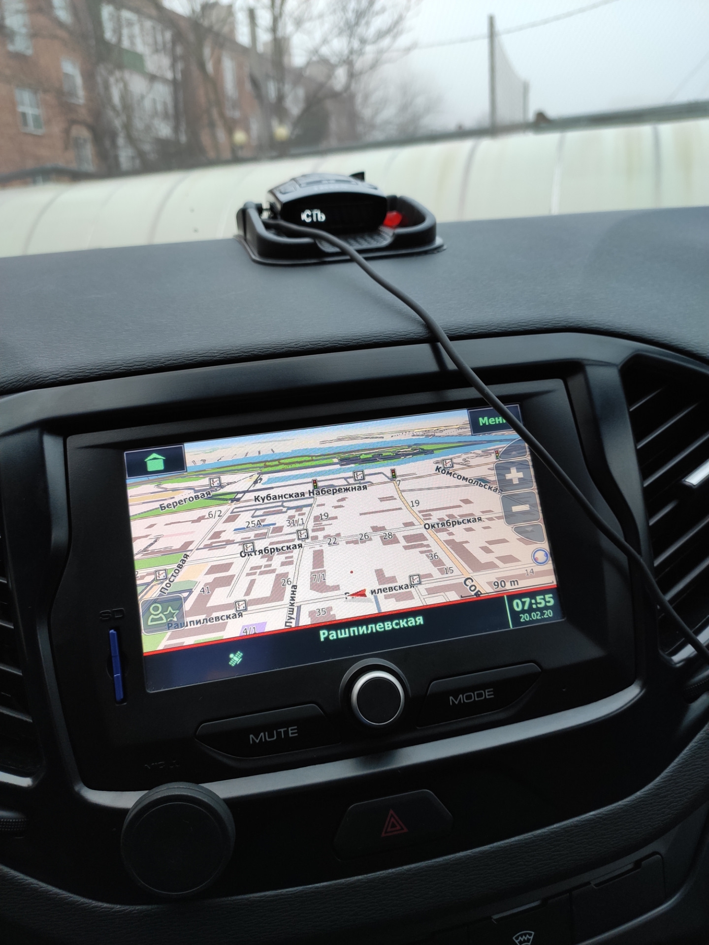 GPS навигация и камера заднего вида — Lada Vesta (1G), 1,6 л, 2019 года ...