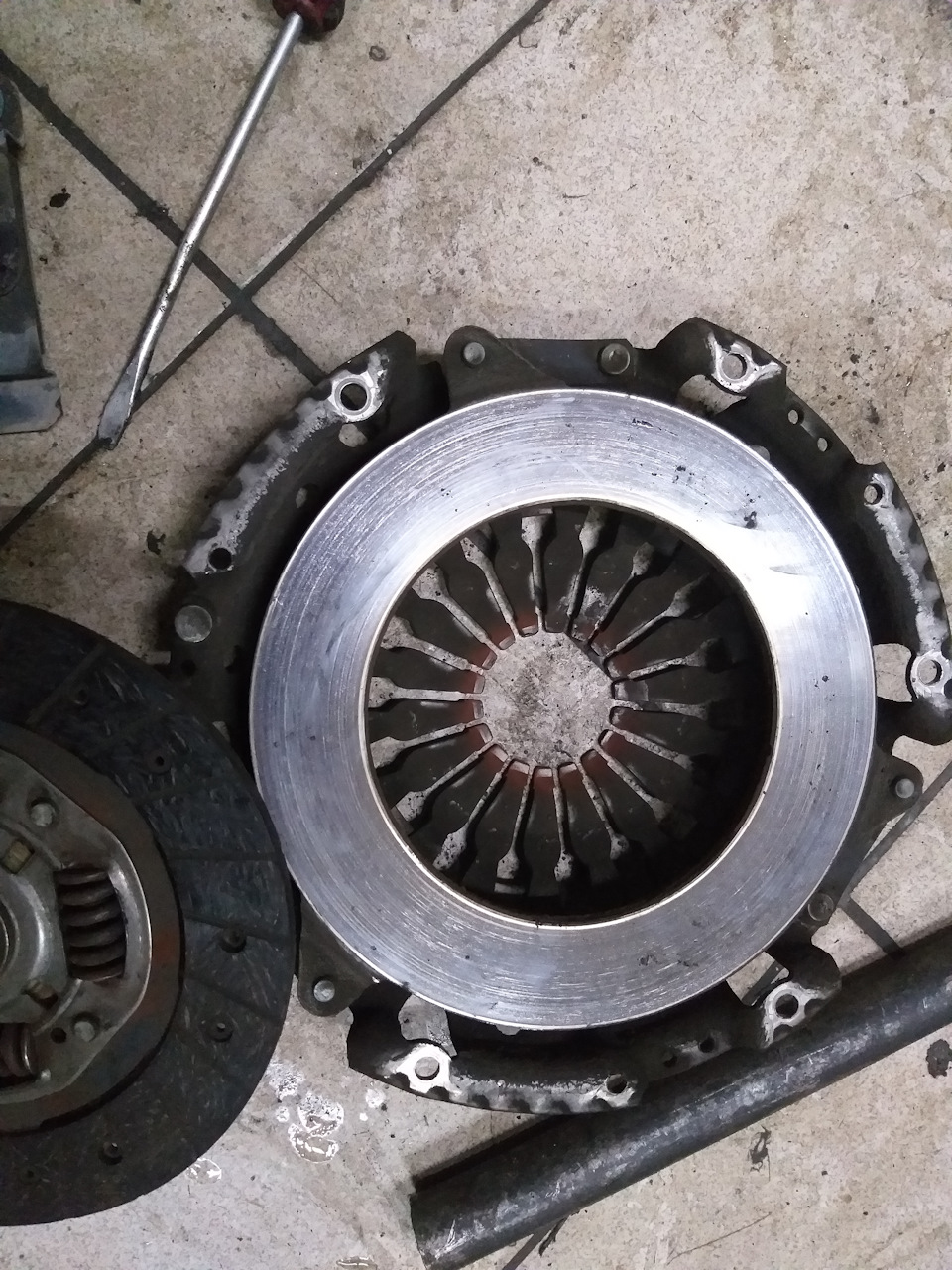 Замена сцепления и тормозной жидкости — Renault Megane II, 1,6 л, 2008 ...