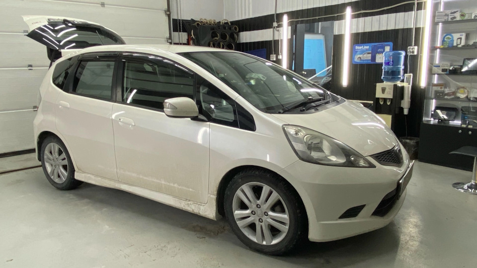 Автозвук ч.2 — Honda Fit (2G), 1,5 л, 2009 года | автозвук | DRIVE2