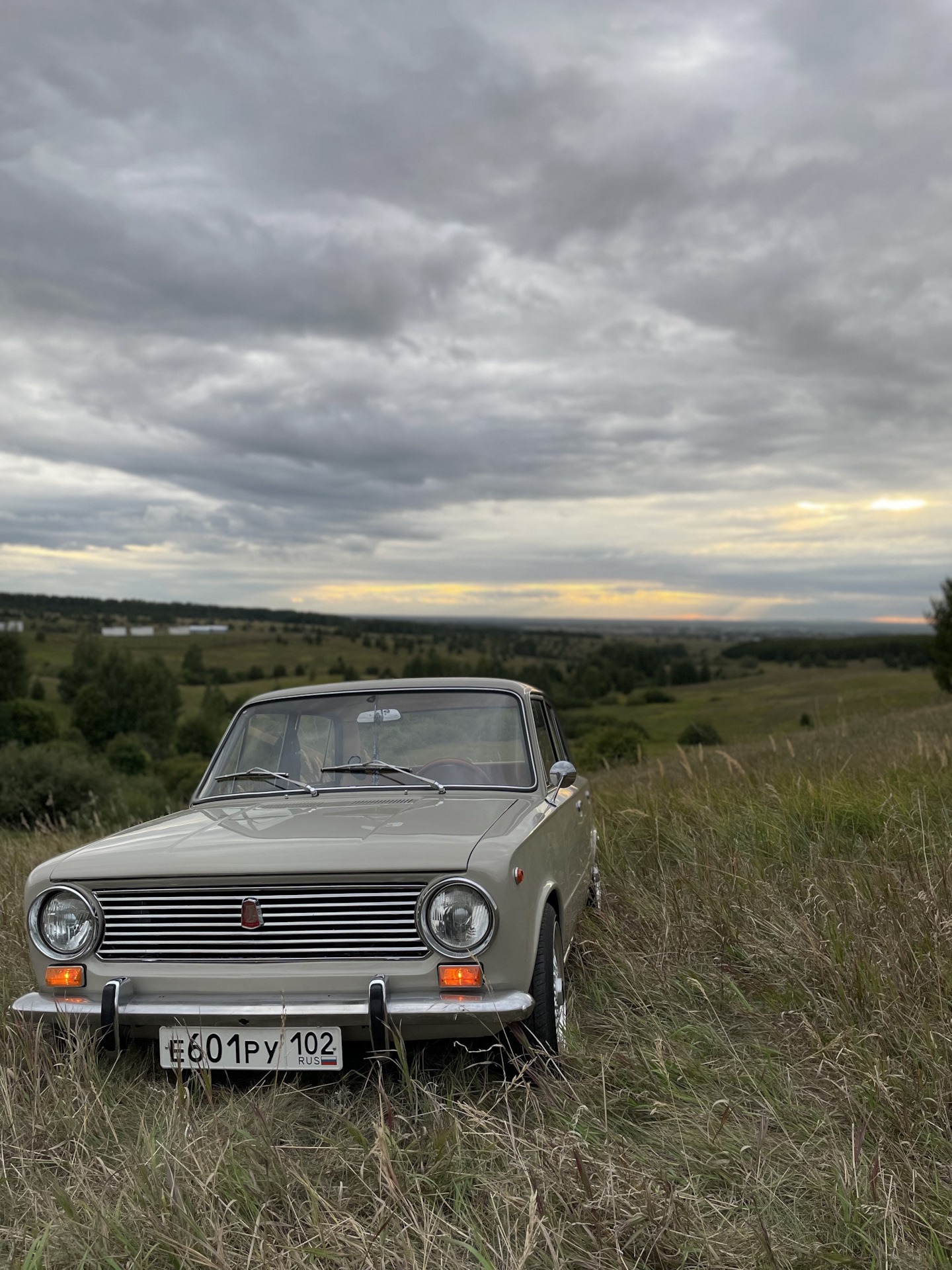 Фото в поле — Lada 2101, 1,2 л, 1973 года | фотография | DRIVE2