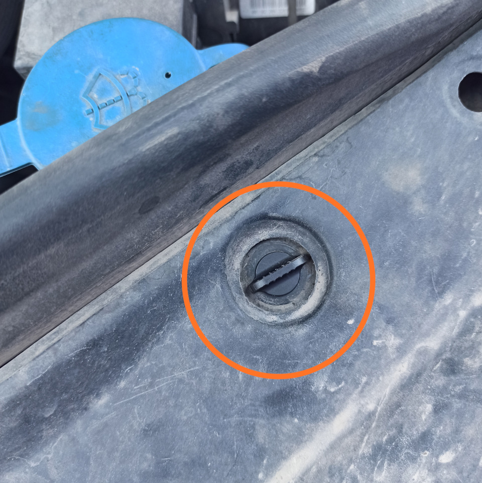 Вернул крепление горлышка бачка омывателя — Mercedes-Benz GLK-Class ...