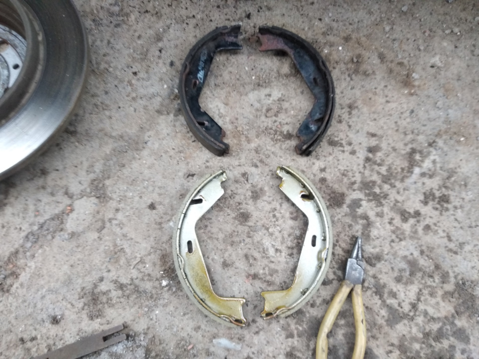 Колодки стояночного тормоза, накидки на сиденья — Volvo S60 (1G), 2,4 л ...