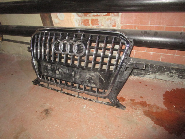 Решетка радиатора Audi Q5 2008- после 2012 Оригинальный номер 8R0853651 ...