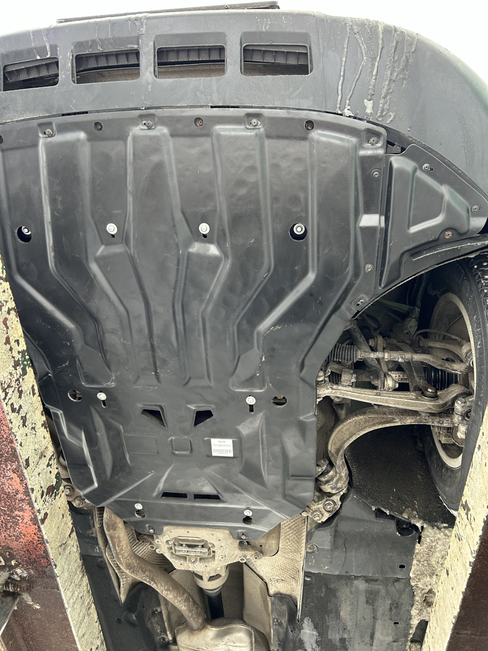 Затянул пол брюха композитной защитой от АРТ Дизайн — Audi Q5 (1G), 3 л ...