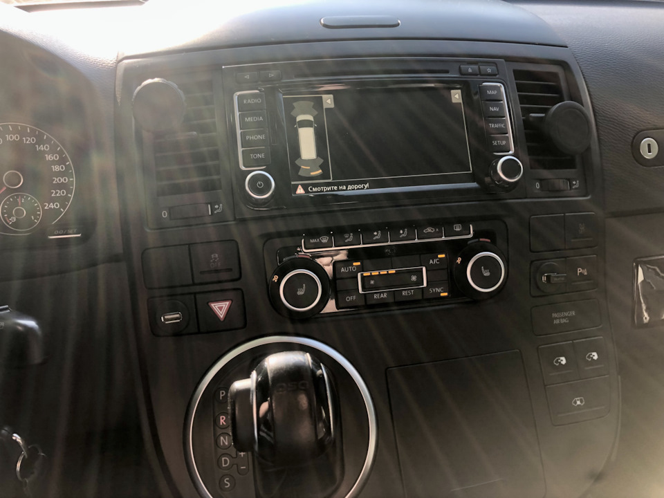 # 94. Камера заднего вида. — Volkswagen Multivan (T5), 2 л, 2012 года ...
