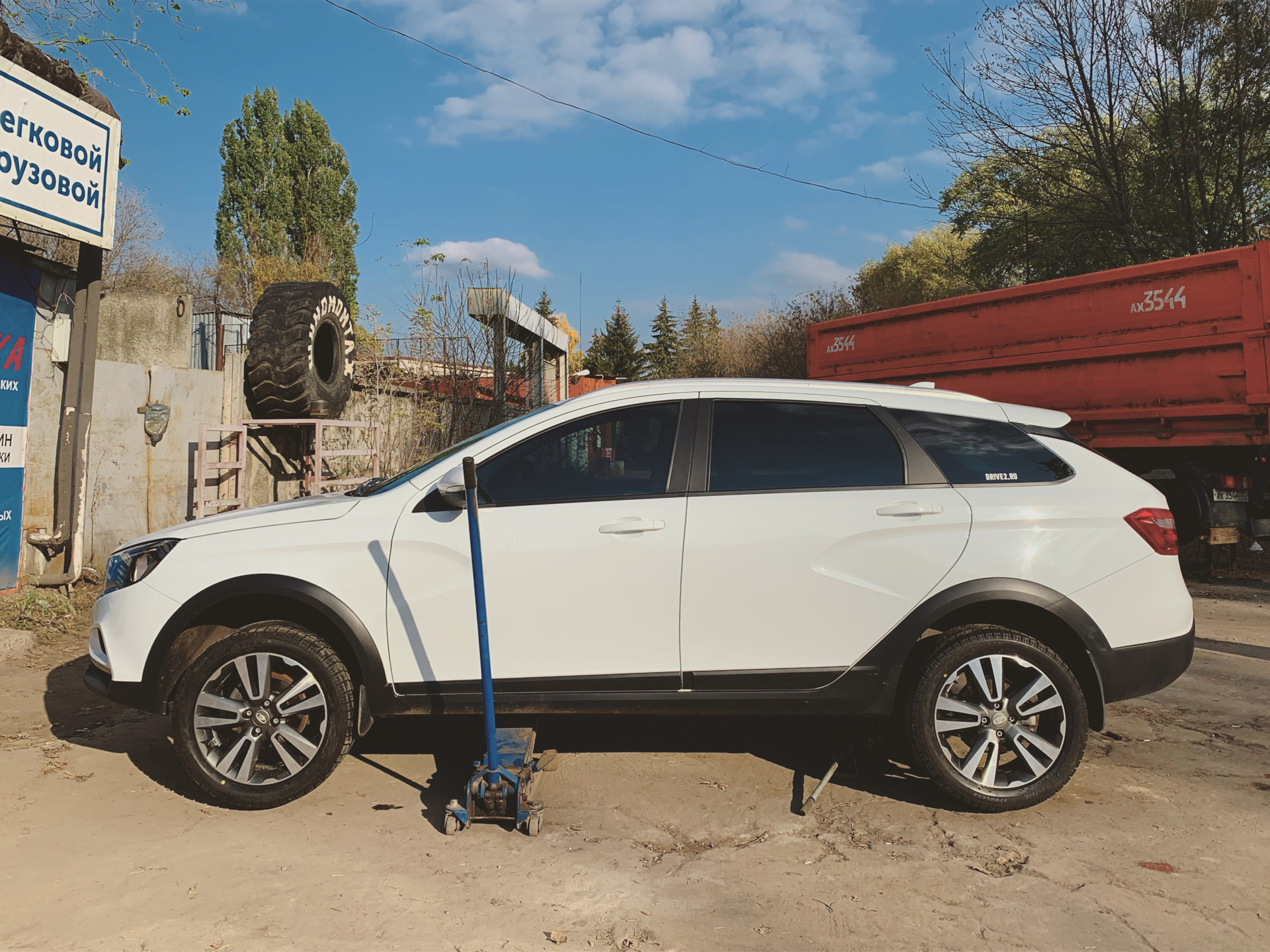 Переобулись — Lada Vesta SW Cross, 1,8 л, 2019 года | шины | DRIVE2