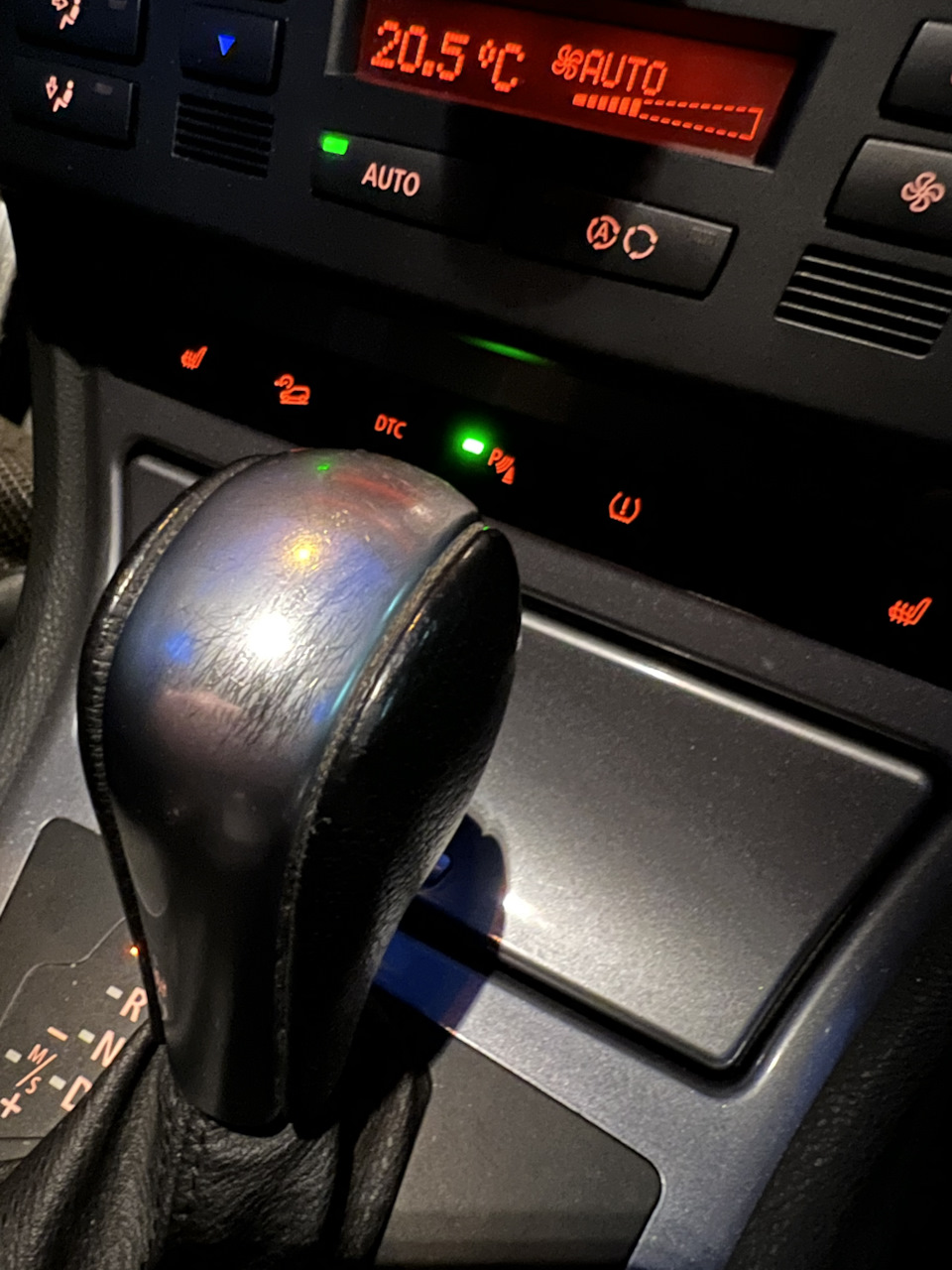 Рукоятка кпп — BMW X3 (E83), 3 л, 2010 года | аксессуары | DRIVE2
