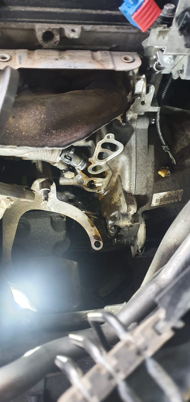 Замена прокладок масляного стакана — BMW 1 series (F20), 1,6 л, 2012 ...