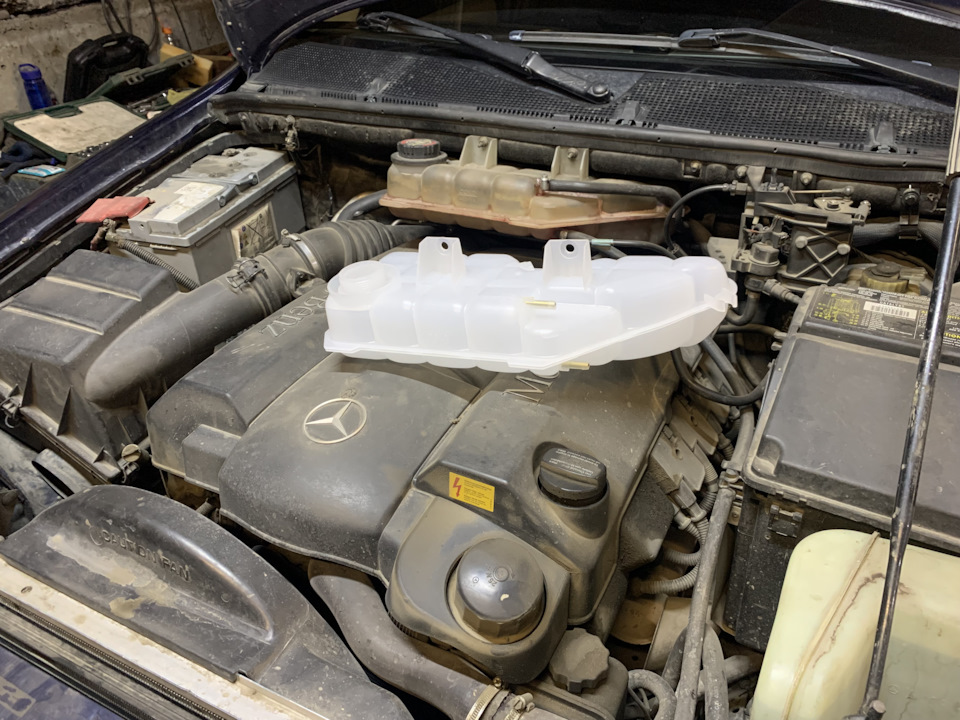 Поменял расширительный бачок — Mercedes-Benz M-Class (W163), 4,3 л ...