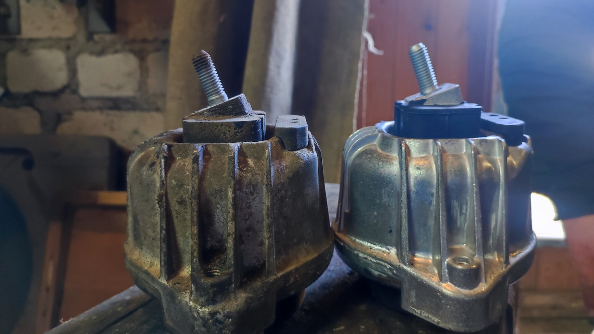 Замена подушек двигателя и коробки E90 — BMW 3 series (E90), 2 л, 2006 ...