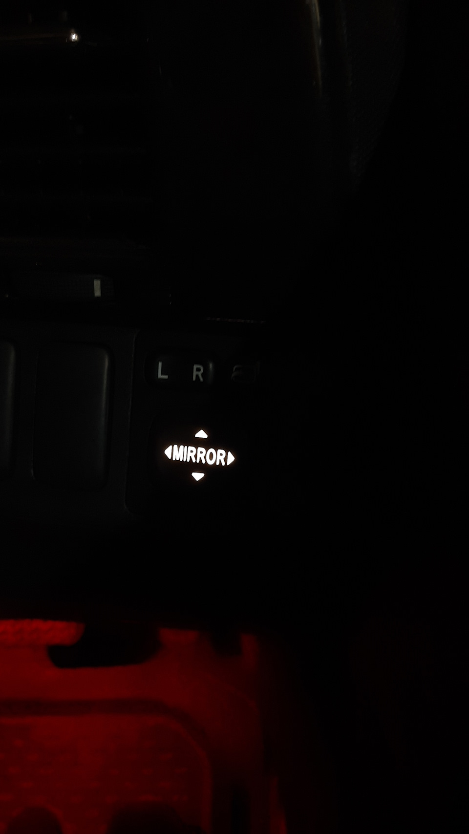 Пульт (блок) управления зеркалами с подсветкой. — Toyota Wish (AE10), 1 ...