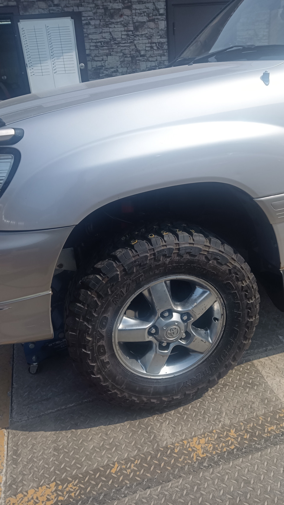 Toyo Open Country M/T 33"x11 R18 (275/70) R18 — Toyota Land Cruiser 100, 4,7 л, 2002 года | шины ...