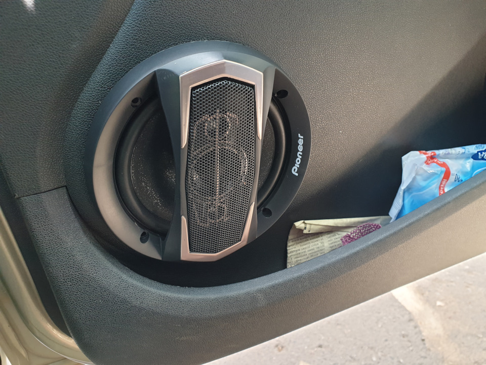 Колонка пионер правая. — Renault Logan (1G), 1,4 л, 2012 года ...