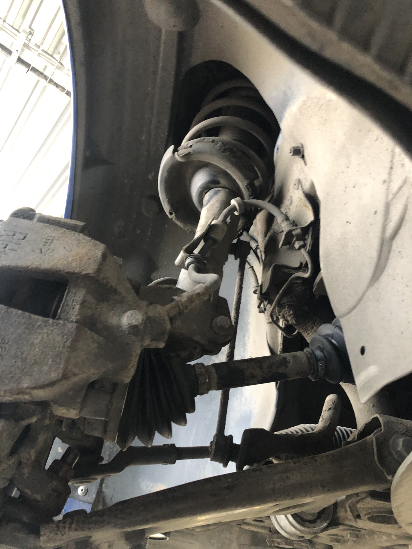 Замена внутренних пыльников ШРУСа и подшипника правого привода — Volvo ...