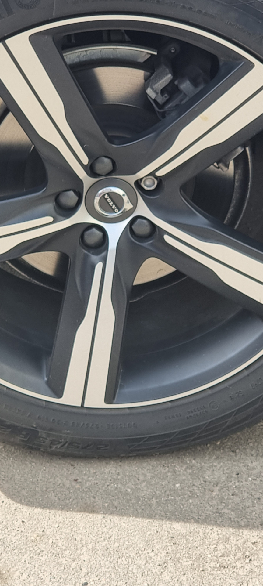 Колпачок на колесный болт — Volvo XC90 (2G), 2 л, 2019 года ...