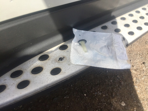 A1646981530 Заглушка крепления накладки порога Mercedes | Запчасти на ...