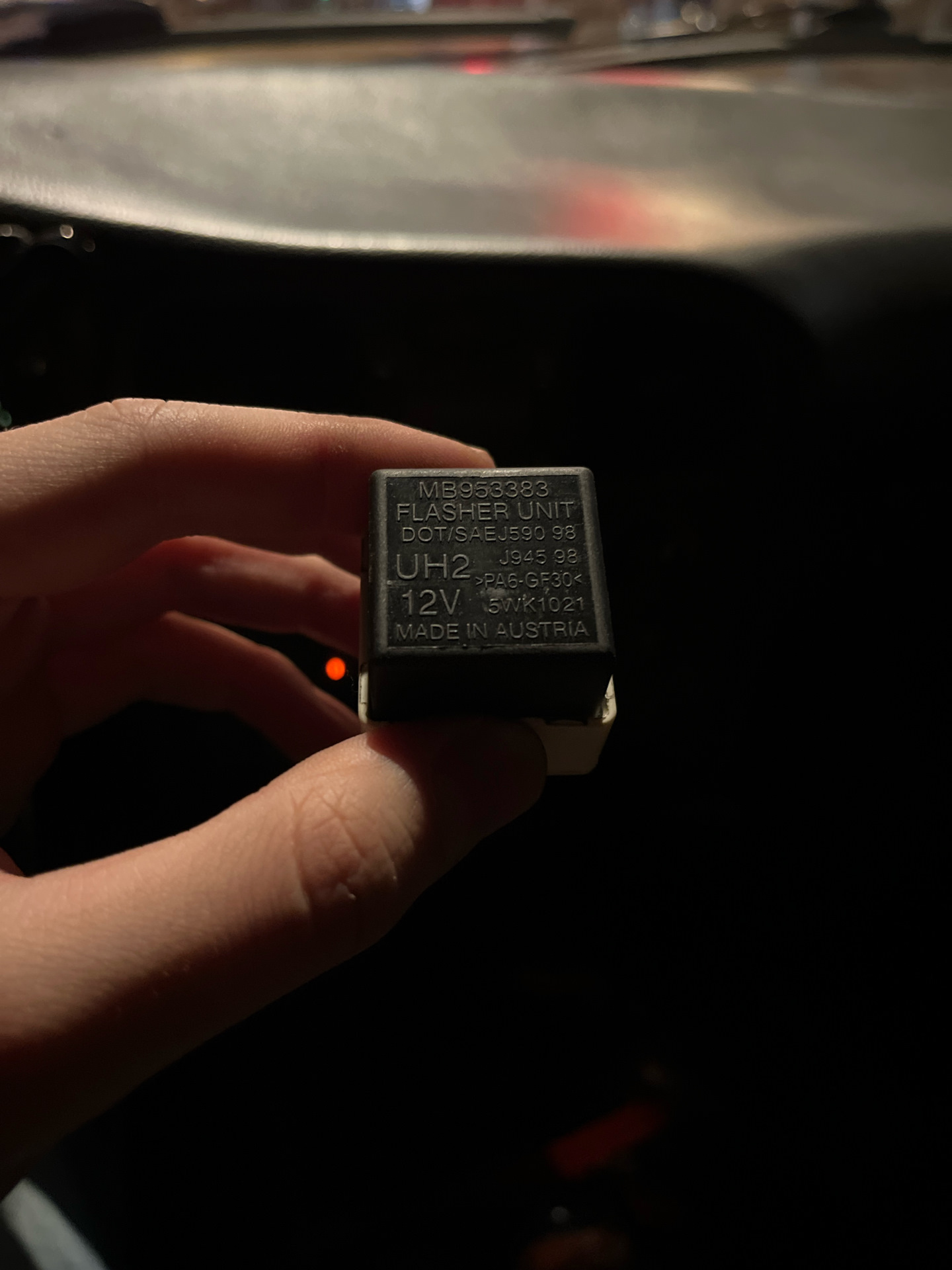 Реле поворотников MB953383 — Volvo S40 (1G), 1,8 л, 2002 года | другое ...