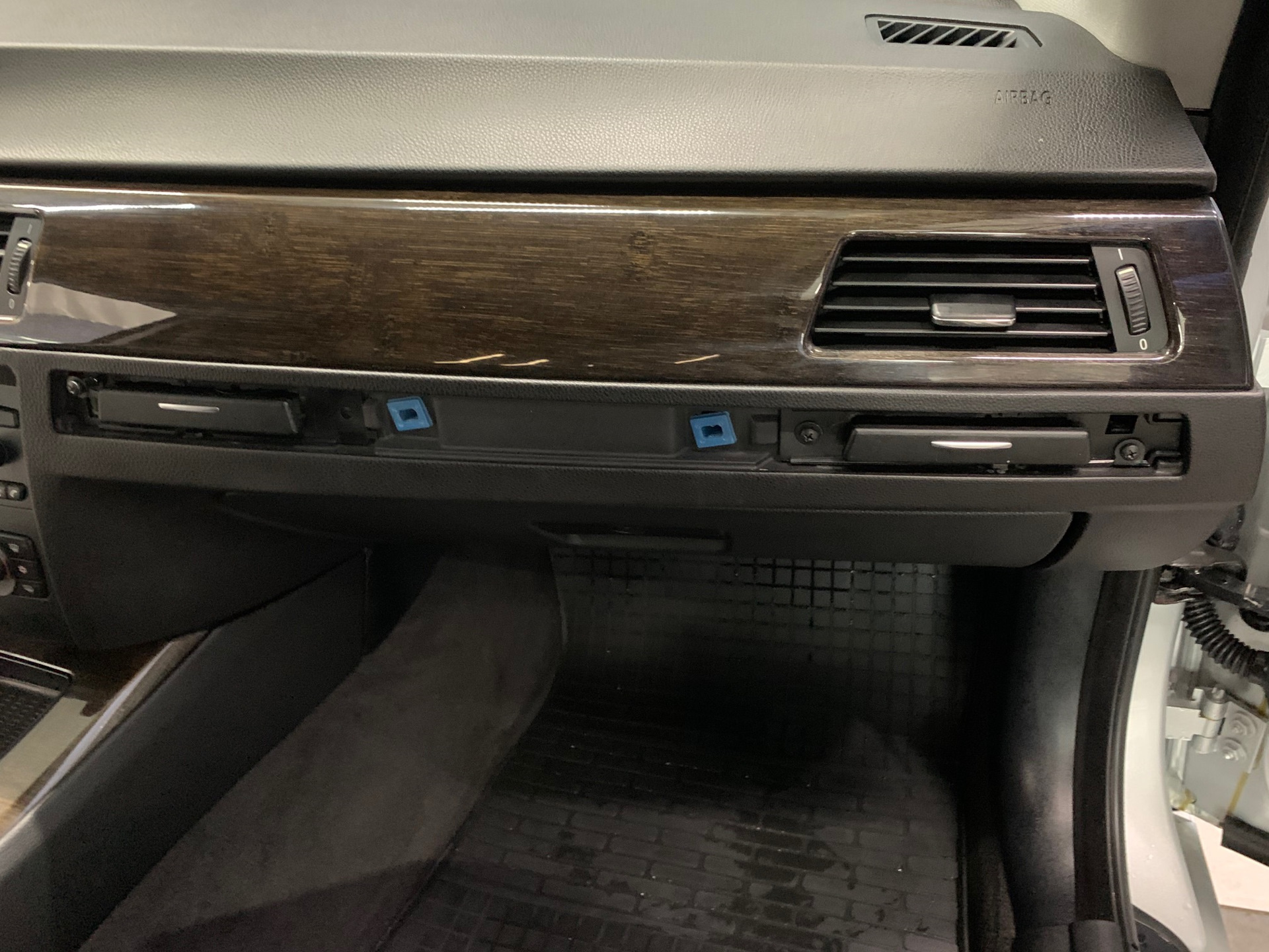 Восстановление Soft Touch, замена кнопки багажника и исправление ...