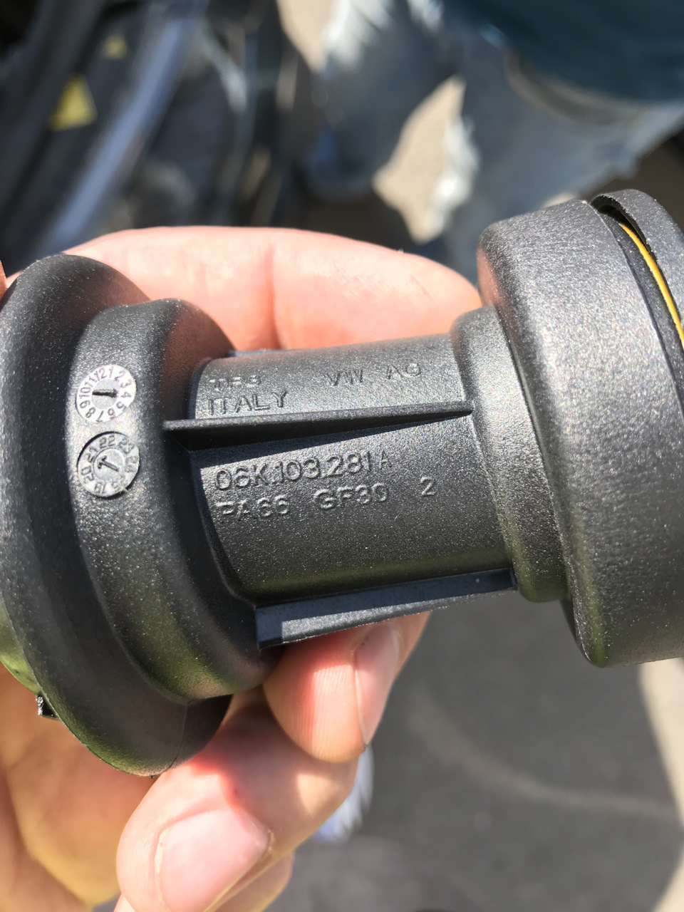 06K103281A Патрубок для заливания масла VAG | Запчасти на DRIVE2