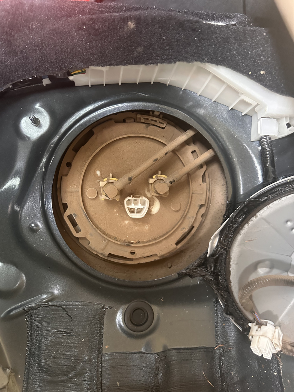 Замена топливного фильтра — Lexus GS (L10), 3,5 л, 2013 года | плановое ...