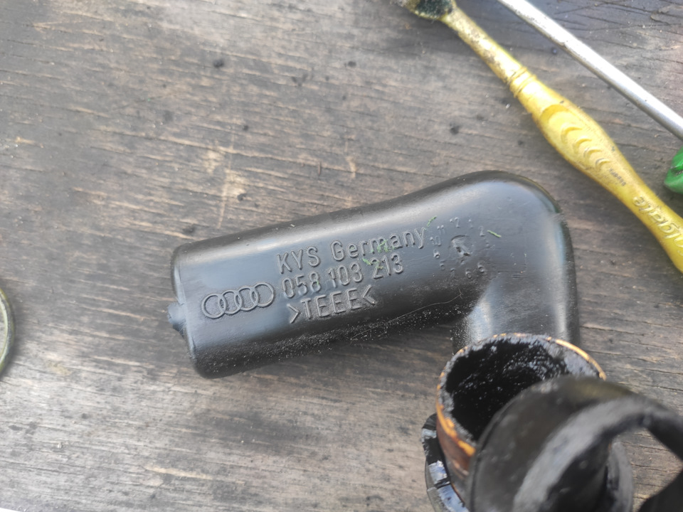 058103213 ПАТРУБОК СИСТЕМЫ ВЕНТИЛЯЦИИ КАРТЕРА. VAG | Запчасти на DRIVE2