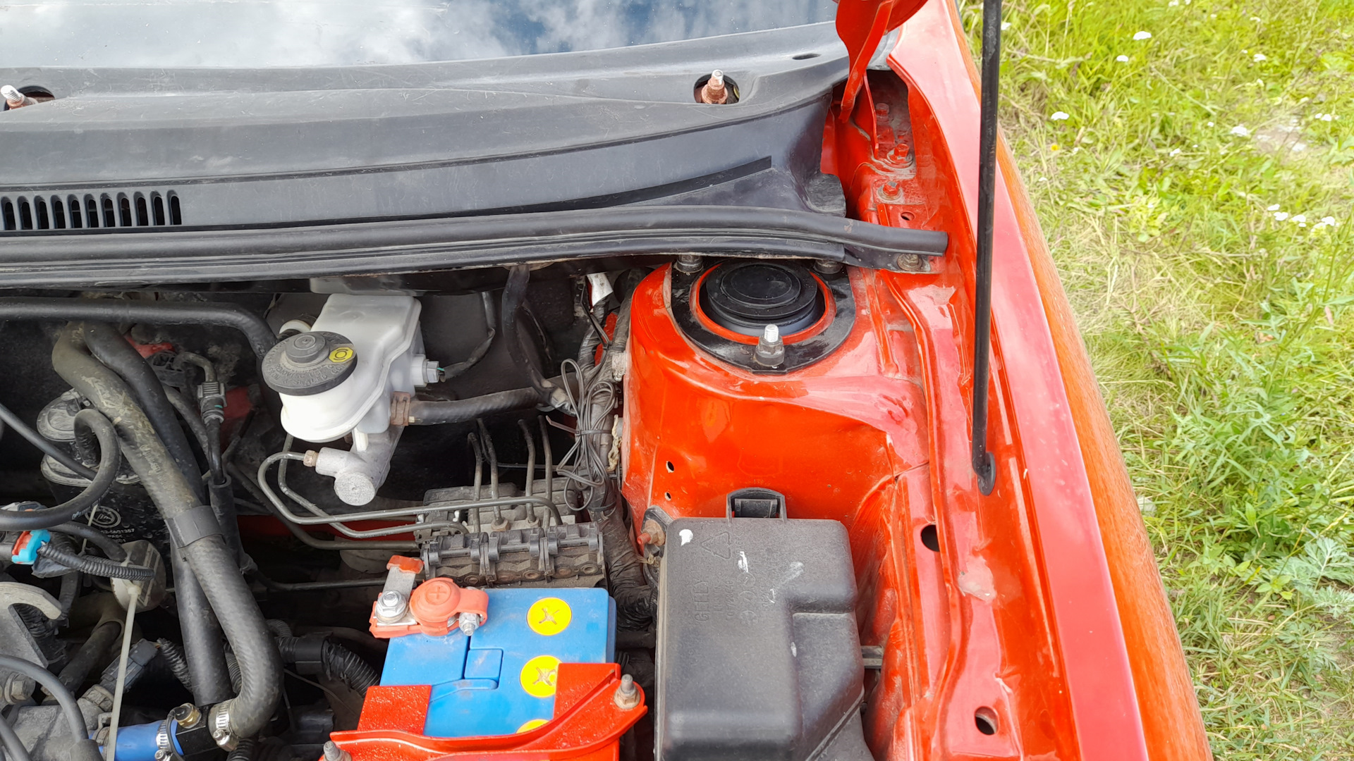 Замена опоры амортизатора передних. — Geely MK Cross, 1,5 л, 2013 года ...