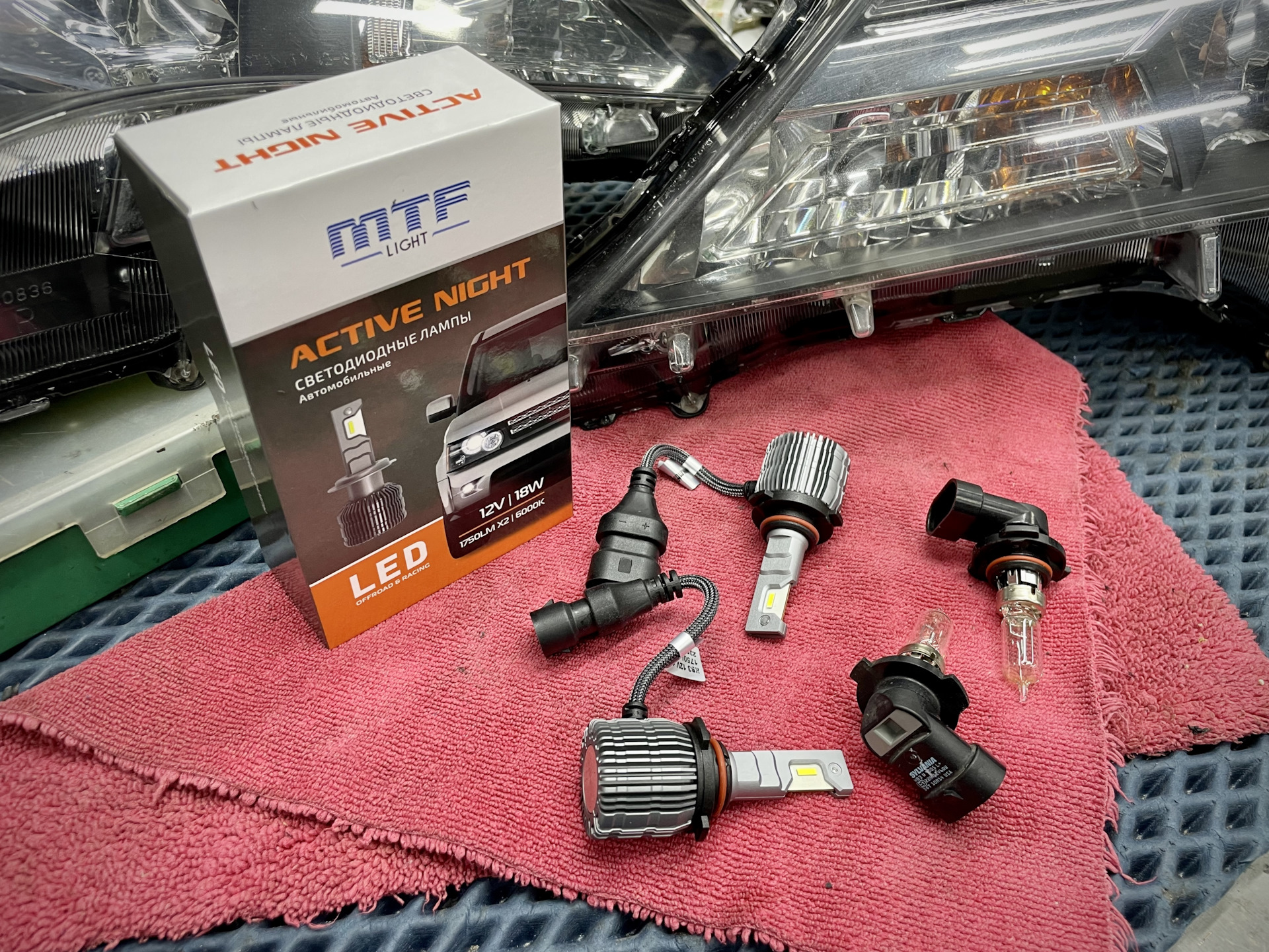 Toyota RAV4 XA40 — замена линз в фарах на светодиодные Bi Led модули ...