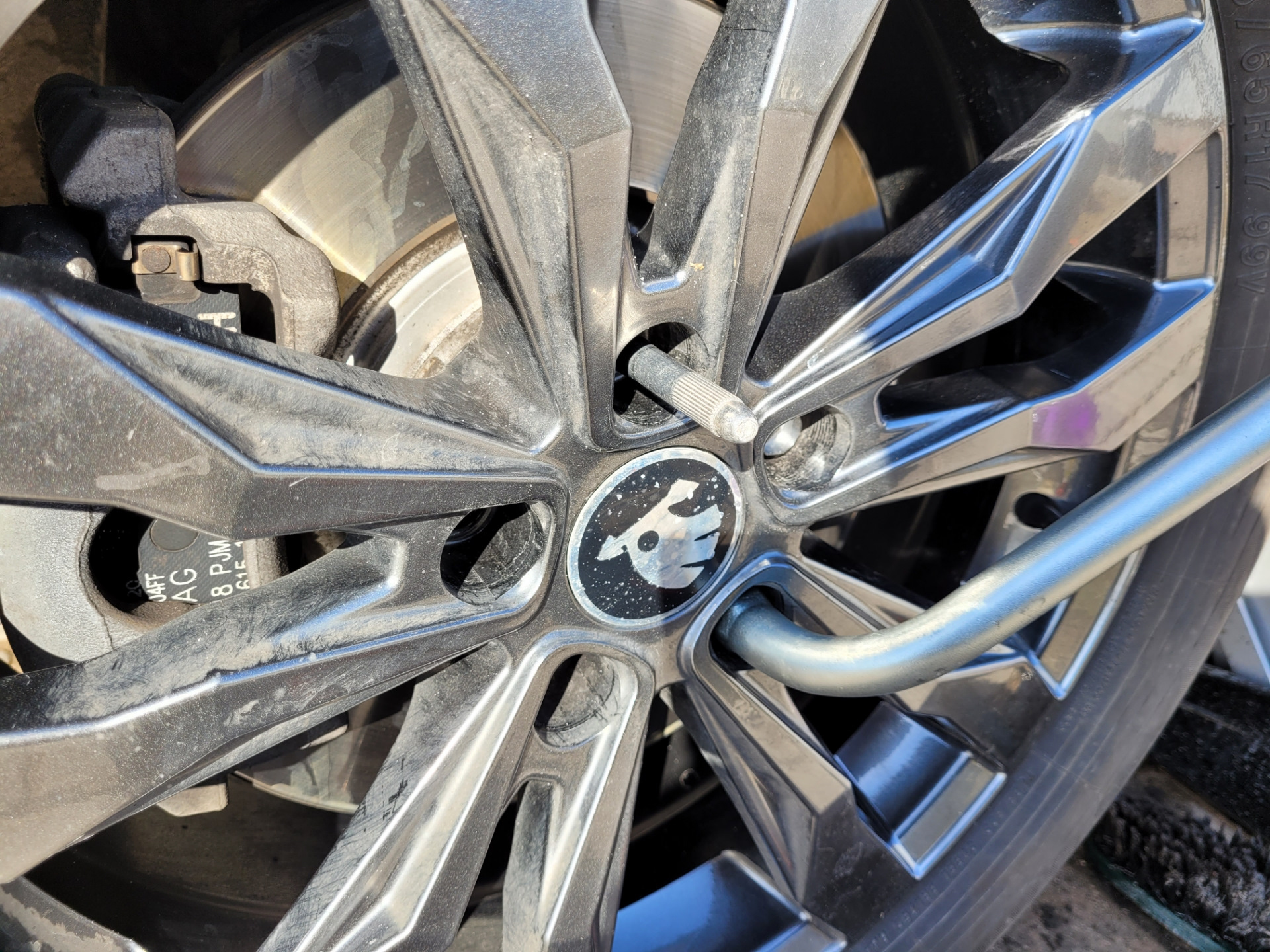 Монтажный болт колеса — Skoda Kodiaq (1G), 1,4 л, 2020 года | своими ...