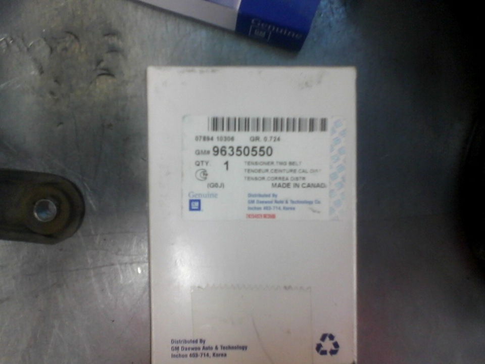 Менял расходники и немного фото запчастей которые продал мне дилер ...