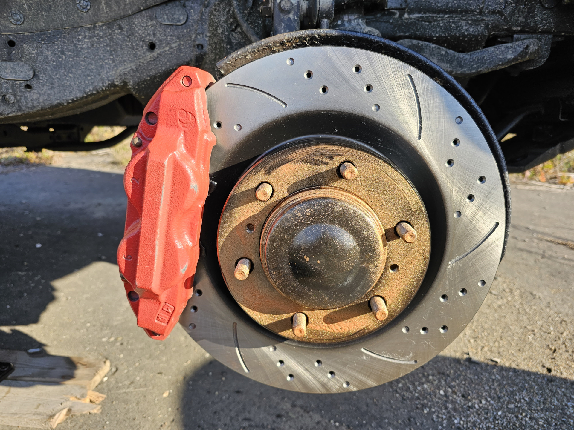 Замена передних тормозных дисков и колодок. — Toyota Land Cruiser Prado ...