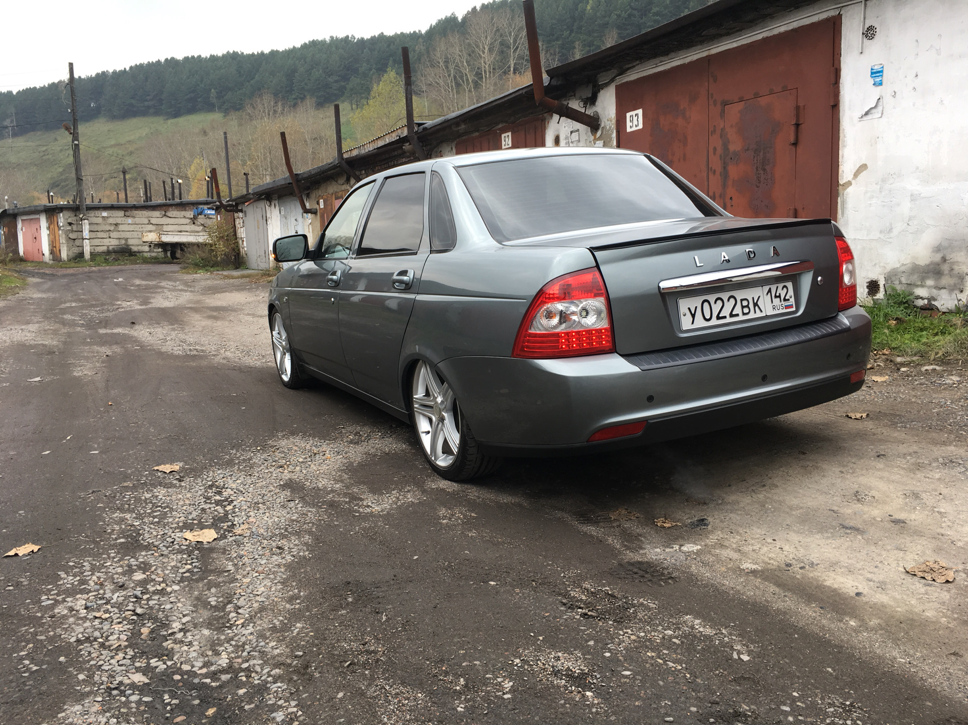 Шильдик LADA — Lada Приора седан, 1,6 л, 2010 года | стайлинг | DRIVE2